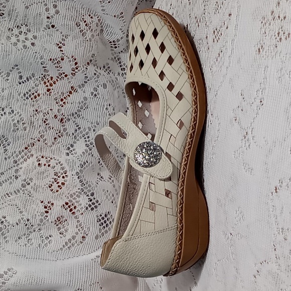 Rieker | Shoes | Rieker Antistress Laser Cut Beige Leather Mary Jane Size 495 Drayton | Poshmark